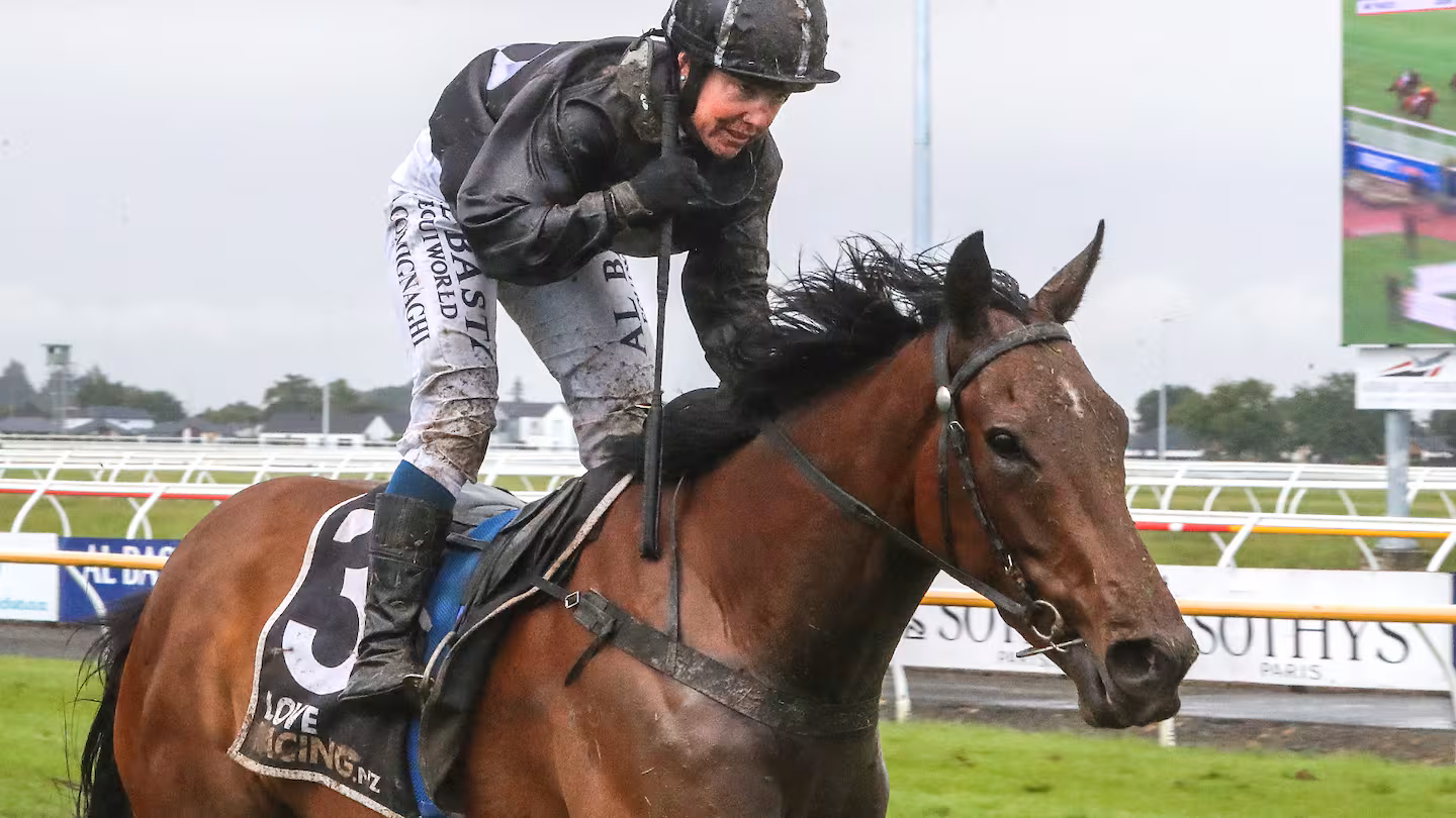 Kevin Myers claims his third New Zealand Cup in five years! - Wanganui ...